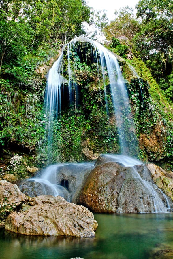 Cascada Hermosa En Soroa, Vinales Cuba Imagen de archivo - Imagen de ...