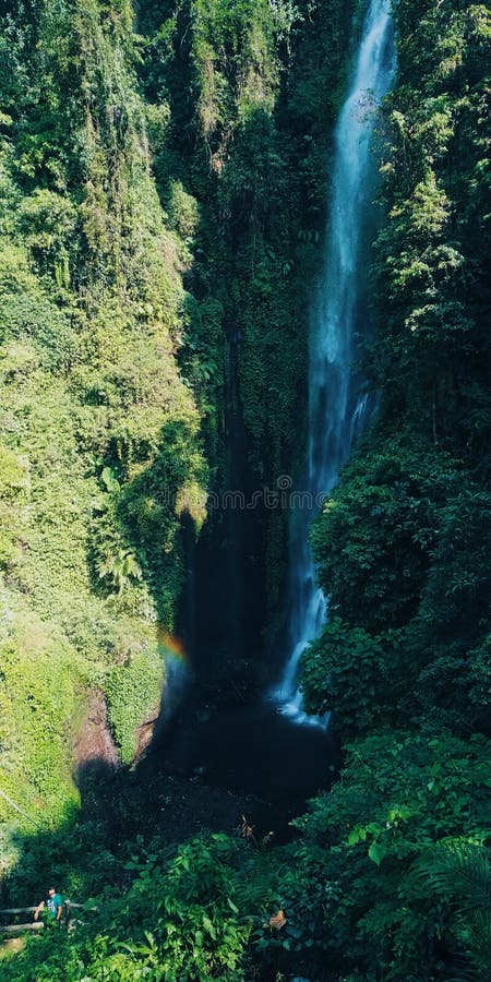 Cascada Putuk Truno Indonesia : Una Cascada Con Un Hermoso Arco Iris ...
