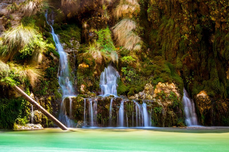 Cascada salvaje en Creta imagen de archivo. Imagen de hermoso - 57574083