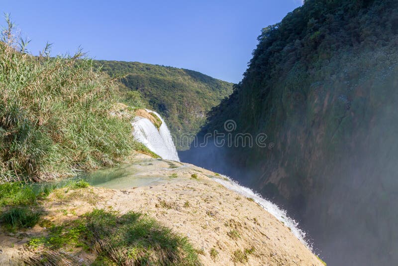Cascada Tamul - Waterfall at Tamul Stock Photo - Image of stone ...