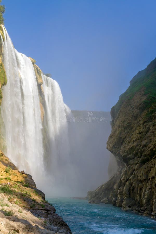 Cascada Tamul - Waterfall at Tamul Stock Photo - Image of stone ...
