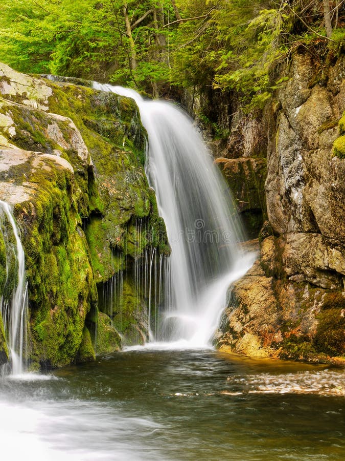 Cascadas Hermosas, Canadiense, Montañas Rocosas, Columbia Británica ...