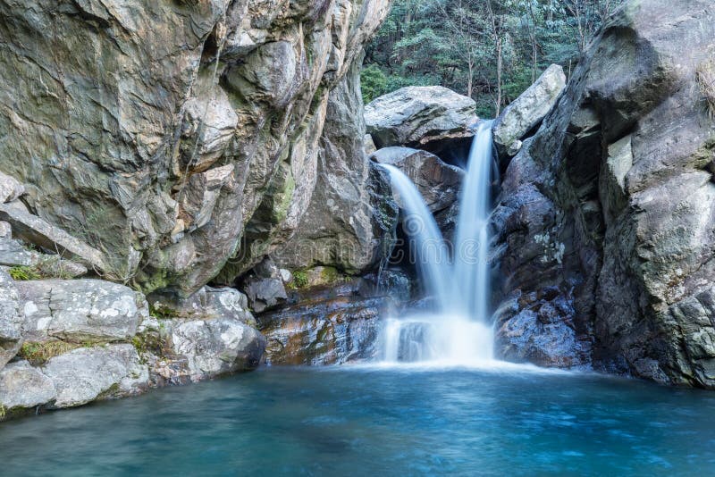 Cascade Closeup in Lushan Mountain Stock Photo - Image of rock, green ...