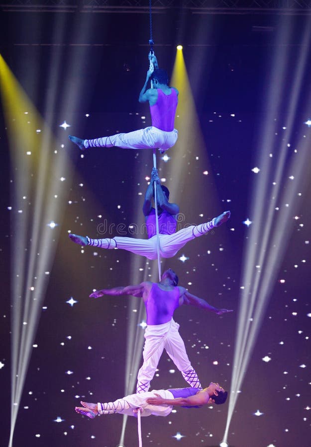 Cascade Acrobatique De Mystic India à Bahreïn Image éditorial - Image ...