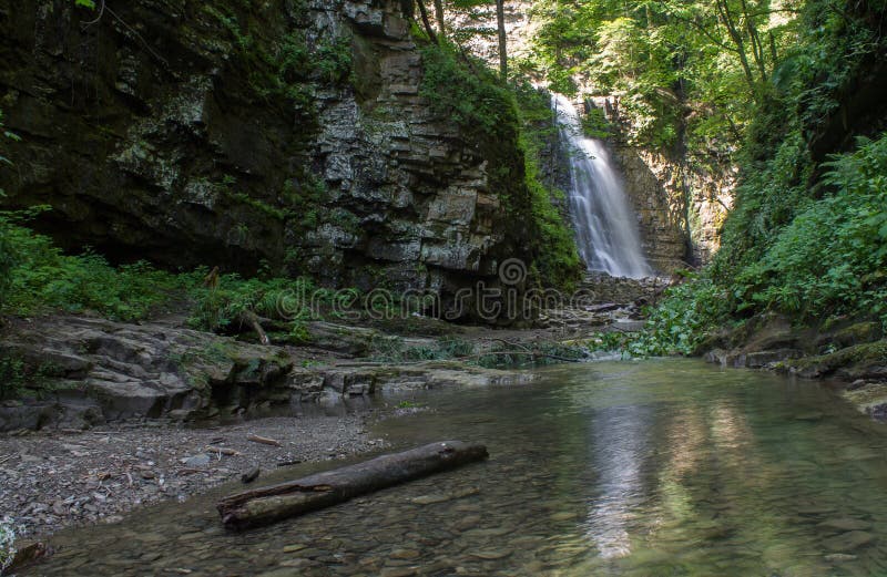 Cascade De Maniava En Ukraine Image stock - Image du arête, highest ...