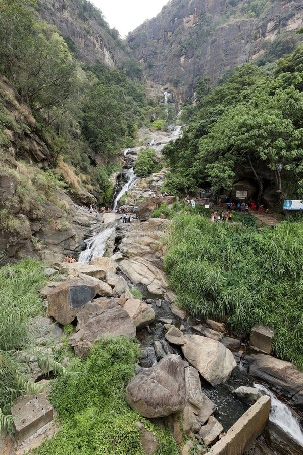 Cascade De Rawana Dans Sri Lanka Image éditorial - Image du flux ...