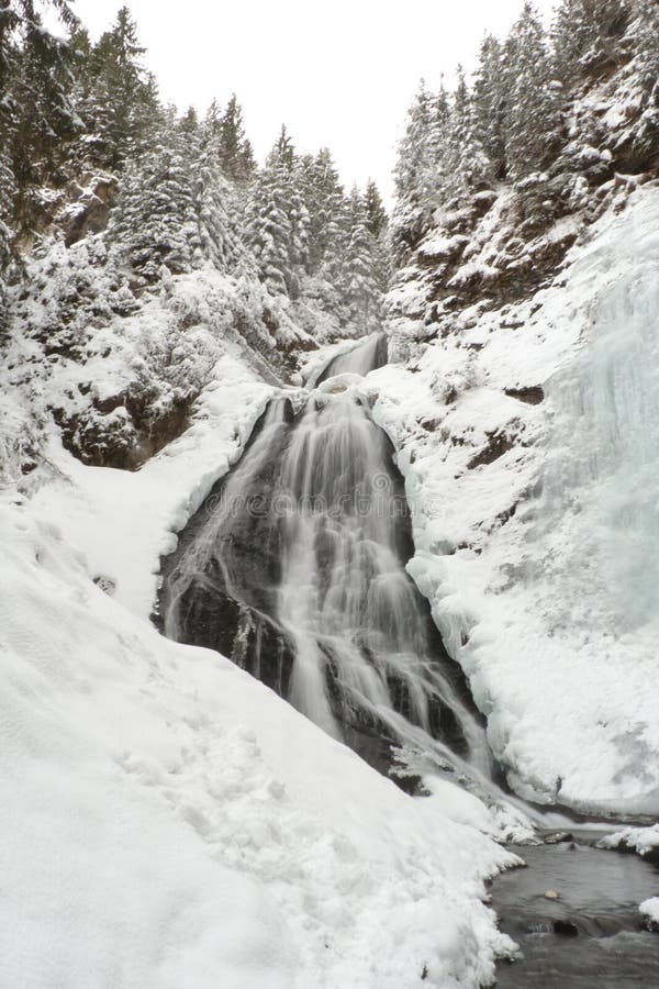 Cascada Valul Miresei Sposa Velil Waterfall Apuseni Cluj Contea Romania ...