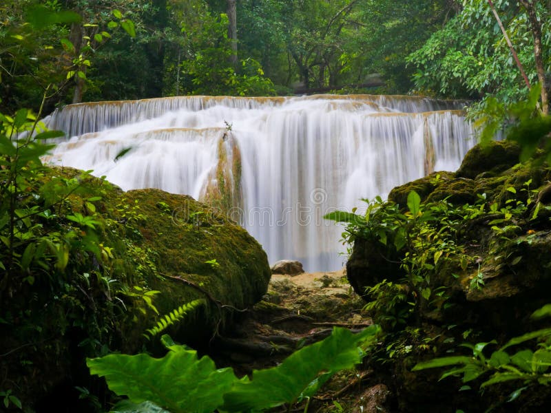 Cascata di Arawan fotografia stock. Immagine di cascata - 102060158