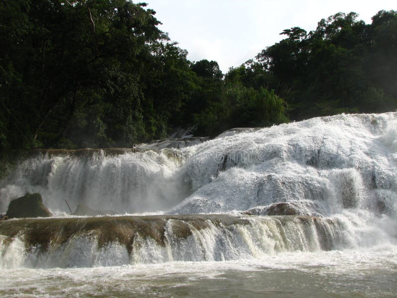 Cascata Di Azul Dell'acqua Nel Messico Fotografia Editoriale - Immagine ...