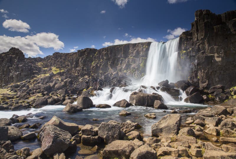 Cascata di Oxarafoss immagine stock. Immagine di sceneggiature - 56140893