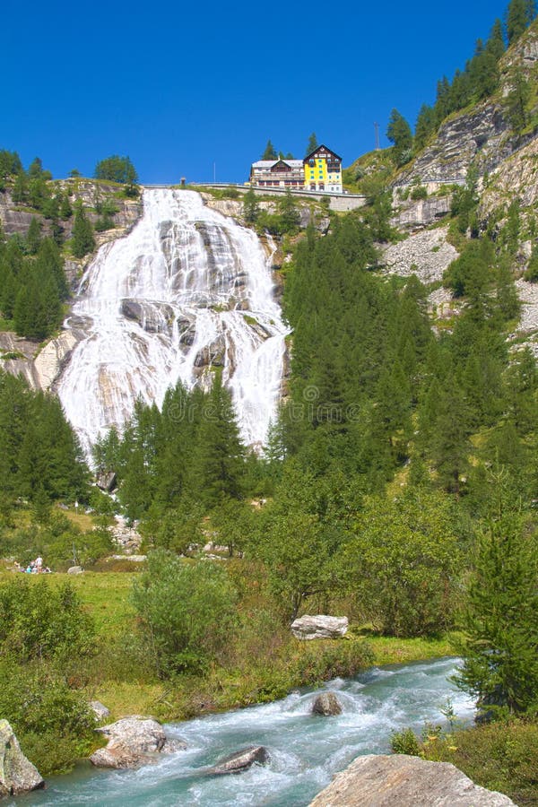 Fiume Toce In Valle Di Formazza, Piemonte - Italia Immagine Stock ...