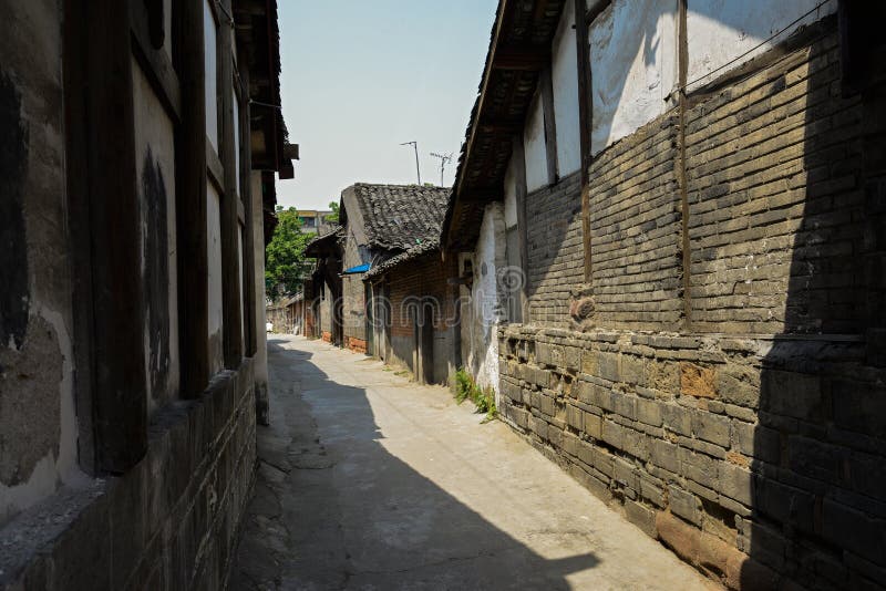 Case antiche in vicolo immagine stock. Immagine di dimora - 40700815