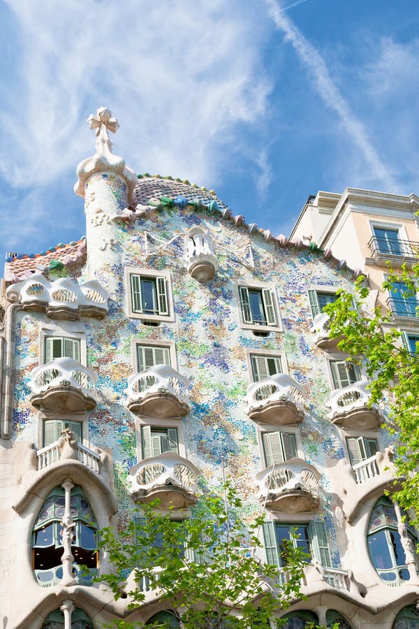 Balcone Delle Case Batllo A Barcellona Immagine Stock - Immagine di ...