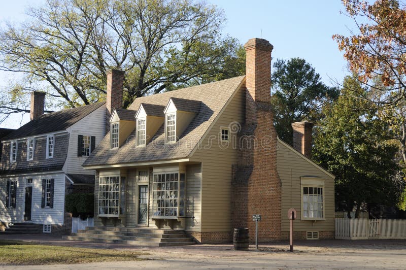 Case coloniali americane fotografia stock. Immagine di architettonico ...