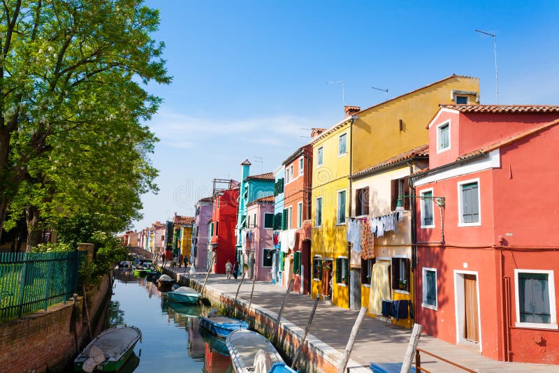 Case Colorate Burano Tradizionali, Venezia Fotografia Editoriale ...