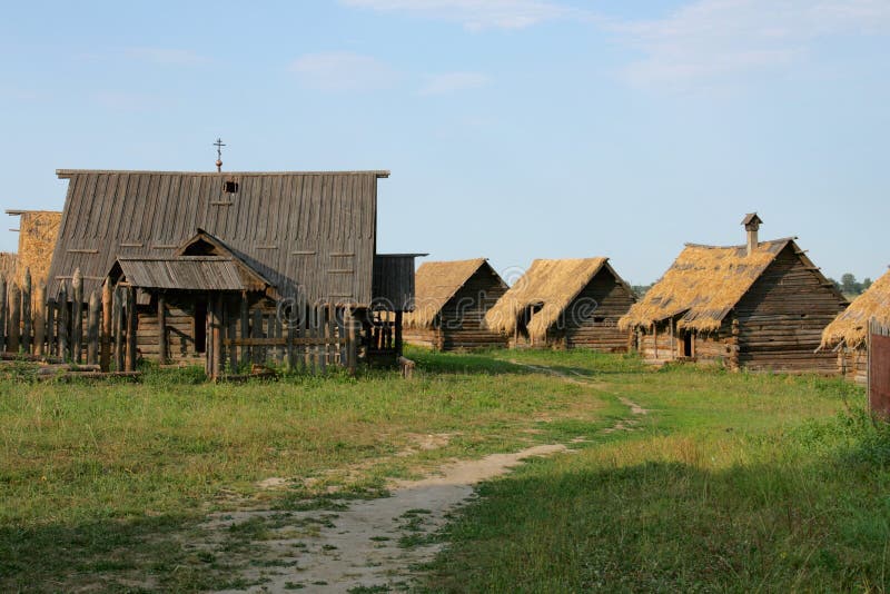 Case Di Legno Antiche Nel Lato Del Paese. Immagine Stock - Immagine di ...