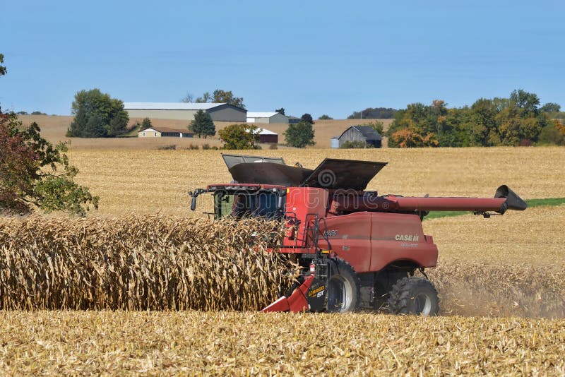 CASE IH 8250 Combine Harvesting Corn Editorial Photo - Image of ...