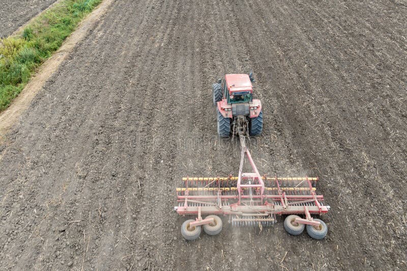 A Case IH 7230 Tractor Pulls a Väderstad Carrier through the Field To ...