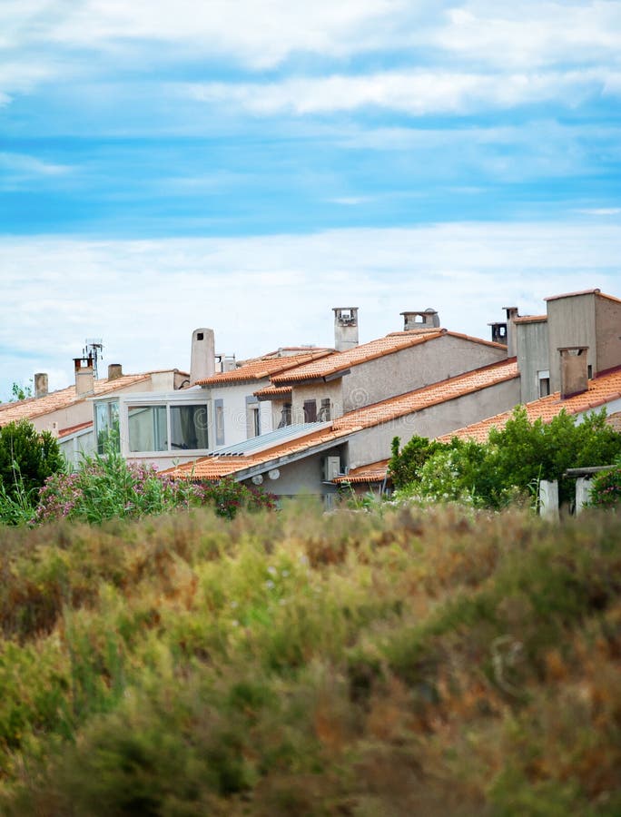 Case nel sud di Europa immagine stock. Immagine di colori - 73496483