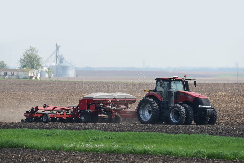 Case 310 Tractor Pulling a Case 1200 Planter Loaded with Corn Editorial ...