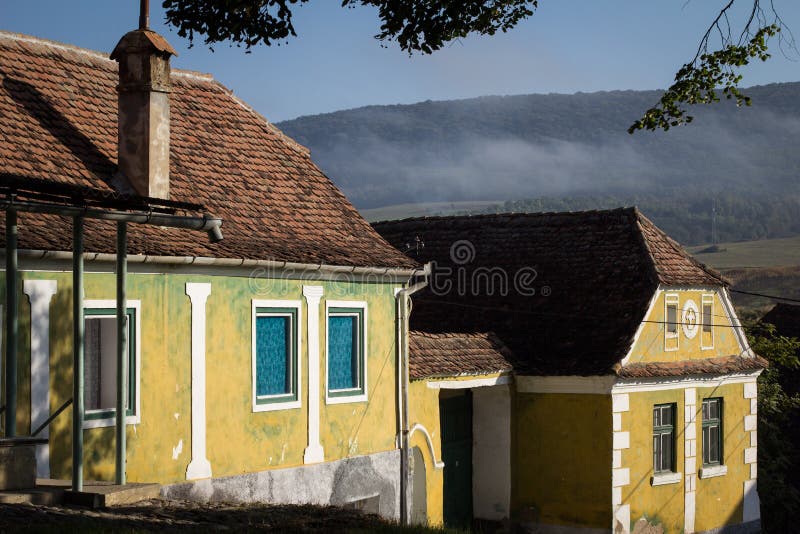 Costumi Tradizionali Sassoni Folkloristici Transilvania Romania ...