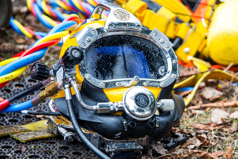 Casque de plongée photo stock éditorial. Image du transmissions - 86511618