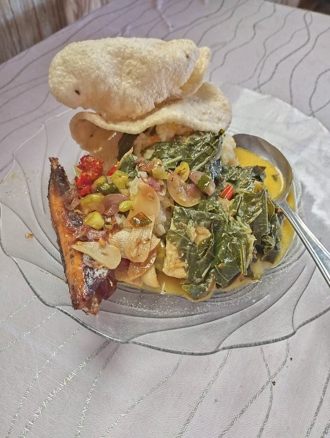 Cassava Leaf Vegetable Lodeh Stock Image - Image of pindang, vegetable ...