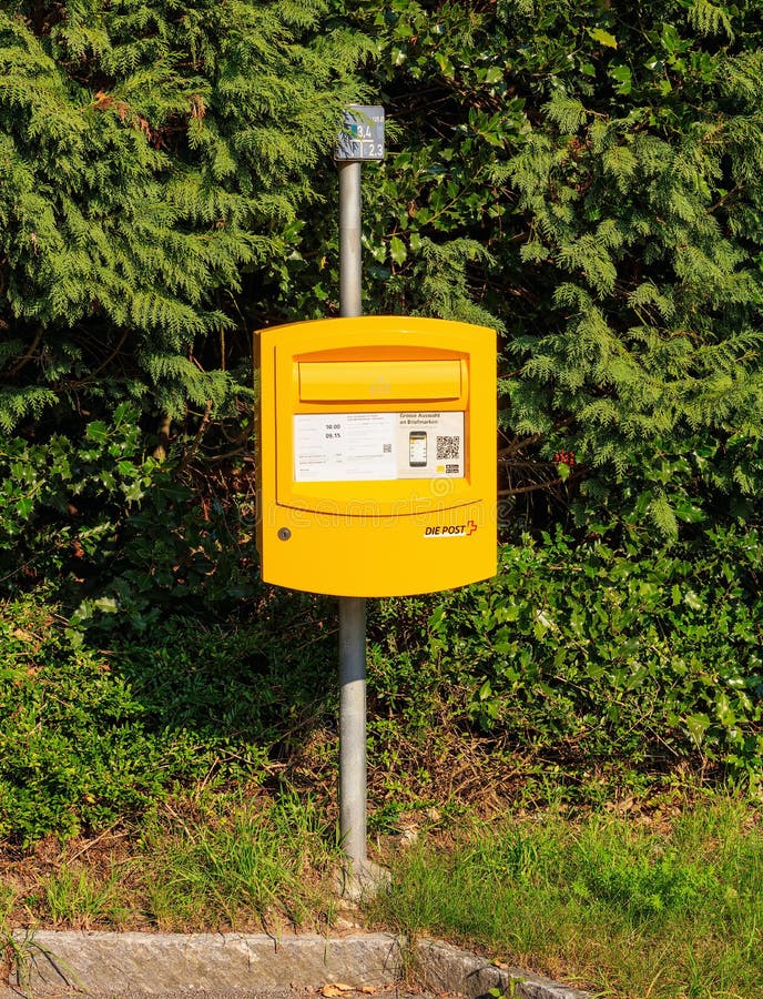 Van della posta svizzera fotografia editoriale. Immagine di giallo ...