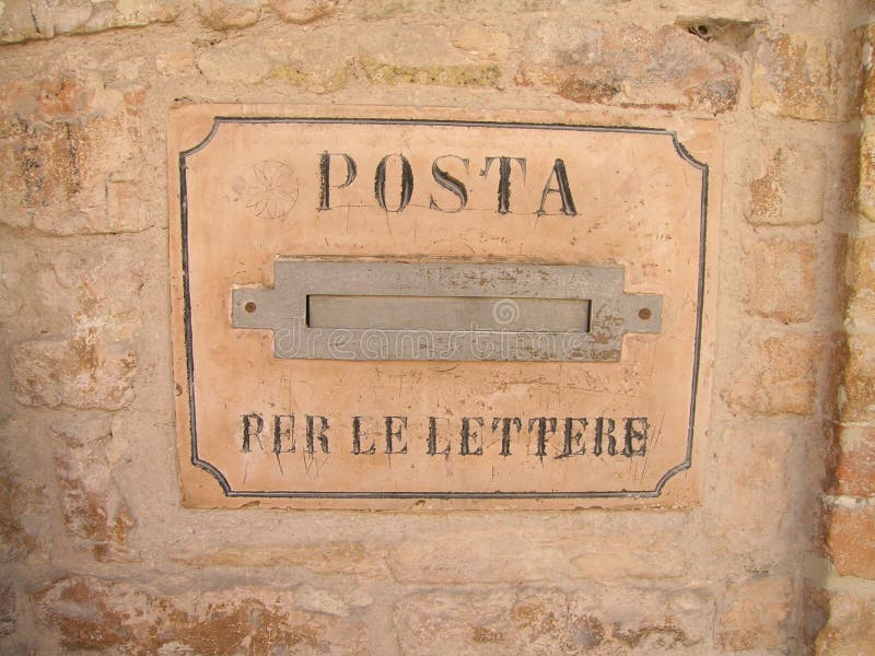 Cassetta Postale Rossa Italiana: Lettere E Cartoline Postali Immagine ...