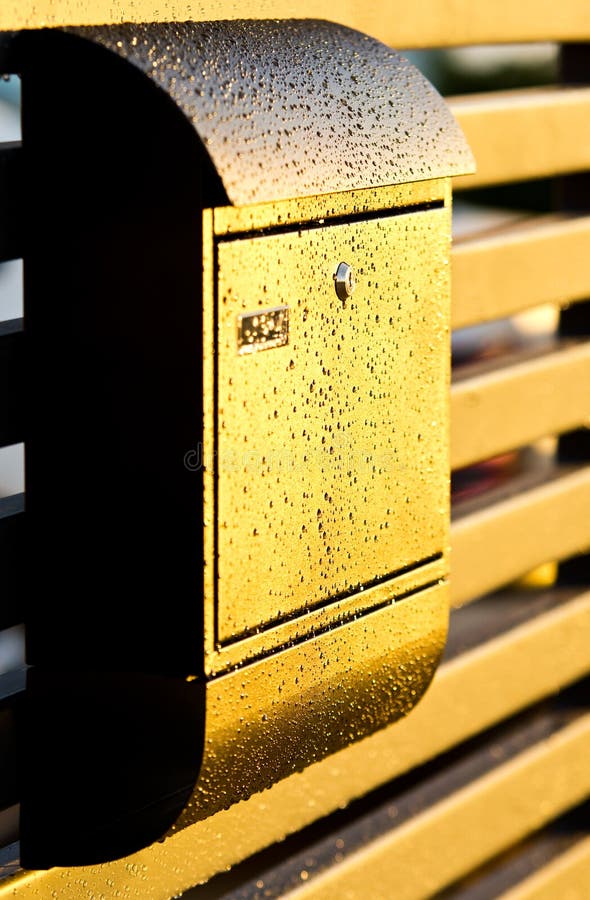 Cassetta postale moderna fotografia stock. Immagine di luce - 53181532