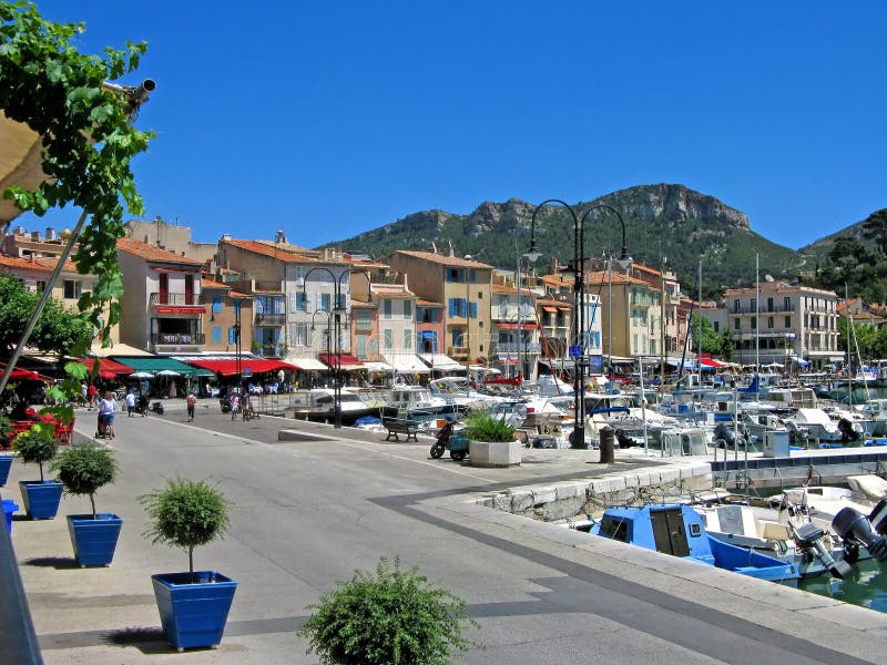 Cassis encantador, Francia imagen de archivo. Imagen de turista - 7163739