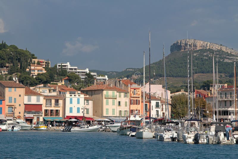 Cassis Harbor editorial photography. Image of provence - 45411562