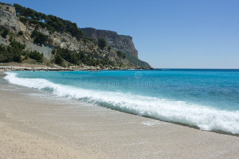 Cassis Strand stockbild. Bild von himmel, welle, strand - 22524155