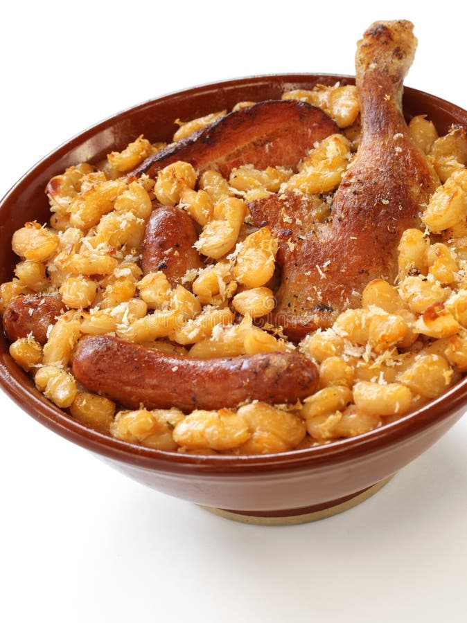 Cassoulet photo stock. Image du assiette, cuvette, haricot - 29318580