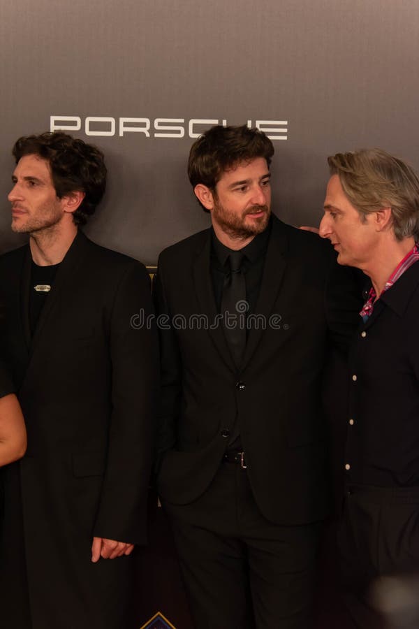 The Cast of El Funeral Pose for the Media on the Set of El Hormiguero ...