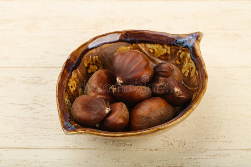 Castagna fotografia stock. Immagine di ottobre, noce - 111987762