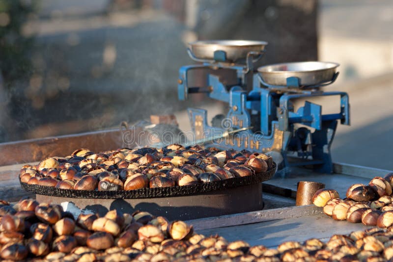 Castanhas Roasting foto de stock. Imagem de natal, porcas - 17744558