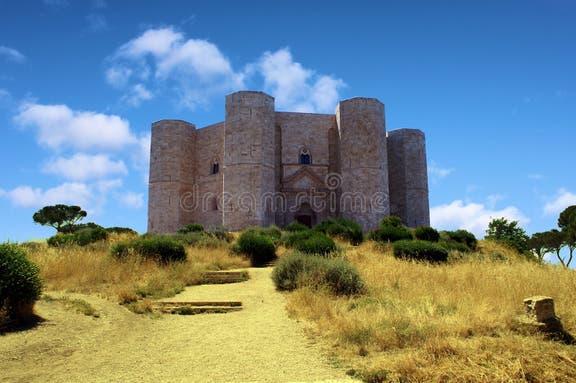 Castillo del Monte foto de archivo. Imagen de monumento - 24813604