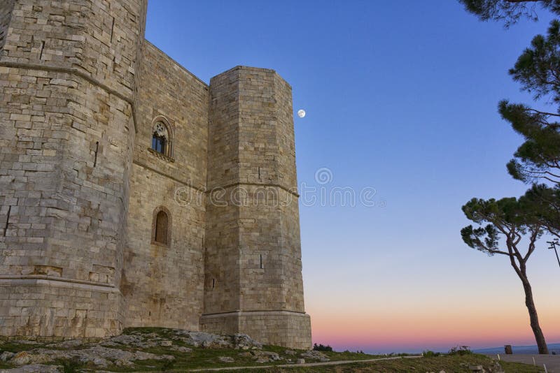 Castel Del Monte, Andria, Montagna Del Castello Fotografia Stock ... Castel Del Monte, Andria, Montagna Del Castello Fotografia Stock ...