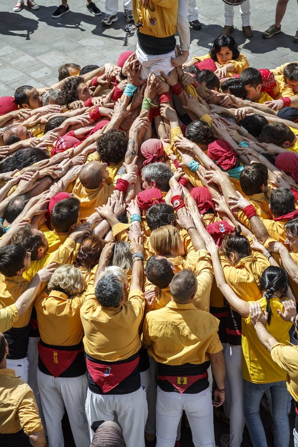 Castellers Barcelona 2013 foto de archivo editorial. Imagen de celebre ...
