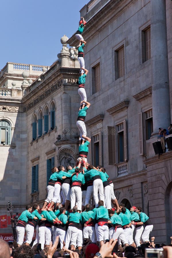 Castellers DE Die Barcelona Castel Uitvoeren Redactionele Stock ...