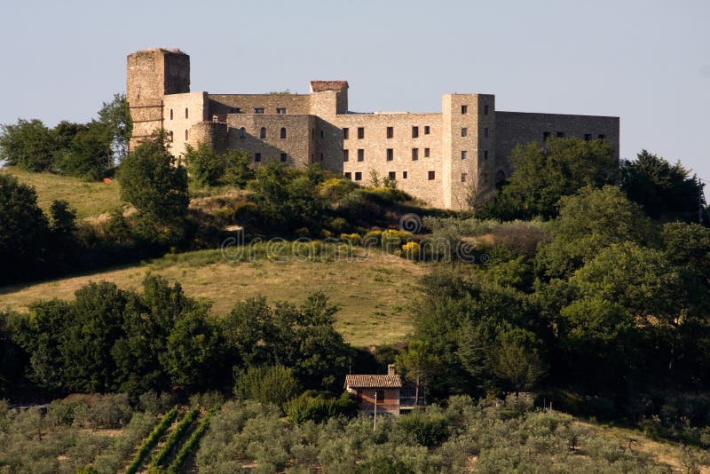 Castello immagine stock. Immagine di colline, cemento - 9787909