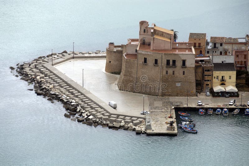 Castello-Castellammare photo stock. Image du fort, arabes - 2270430