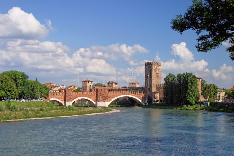 Fiume Adige E Castello Di Verona Immagine Stock - Immagine di ...