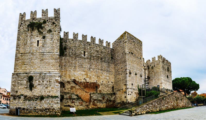 Castello Dell'Imperatore in Prato, Italië Redactionele Fotografie ...
