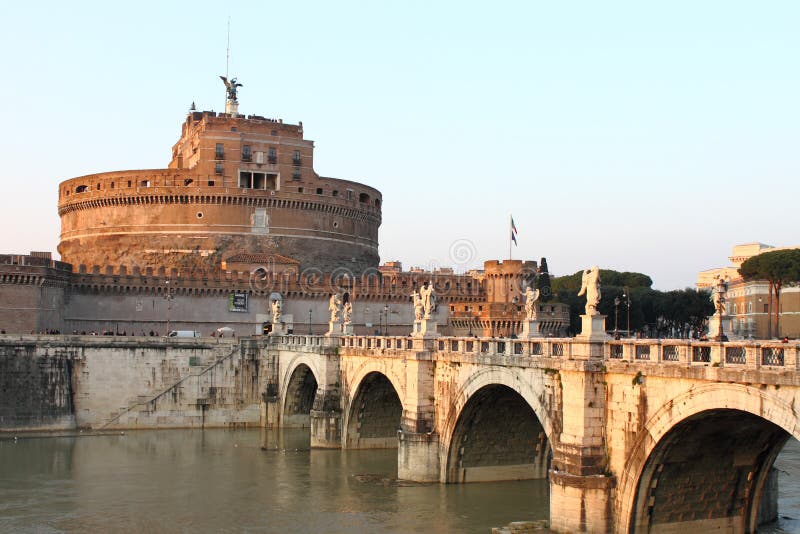 Castello Di Angelo Del San Ed Il Ponticello Dell'angelo Fotografia ...