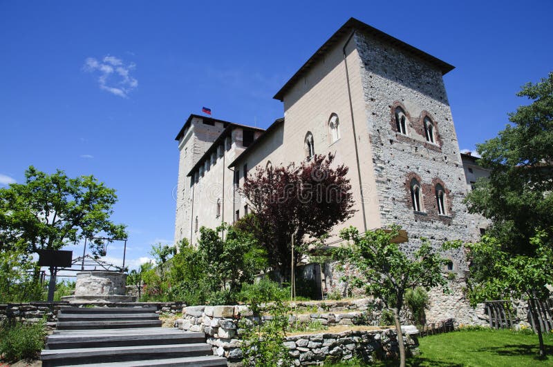 Castello Di Angera - Fortezza (Rocca Borromea) Fotografia Stock ...