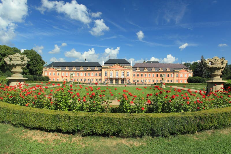 Castello di Dobris fotografia stock. Immagine di castello - 33013858