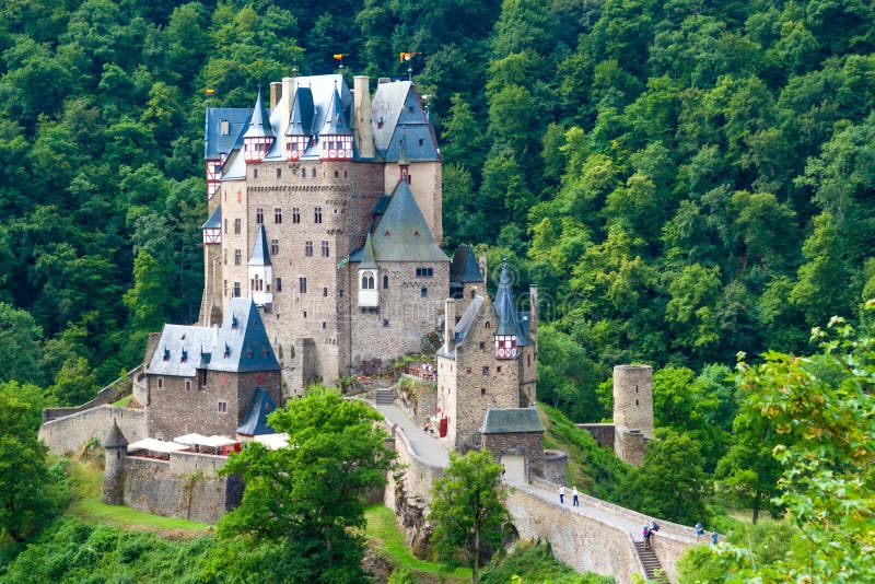 Castello di Eltz, Germania immagine stock. Immagine di costruzioni ...