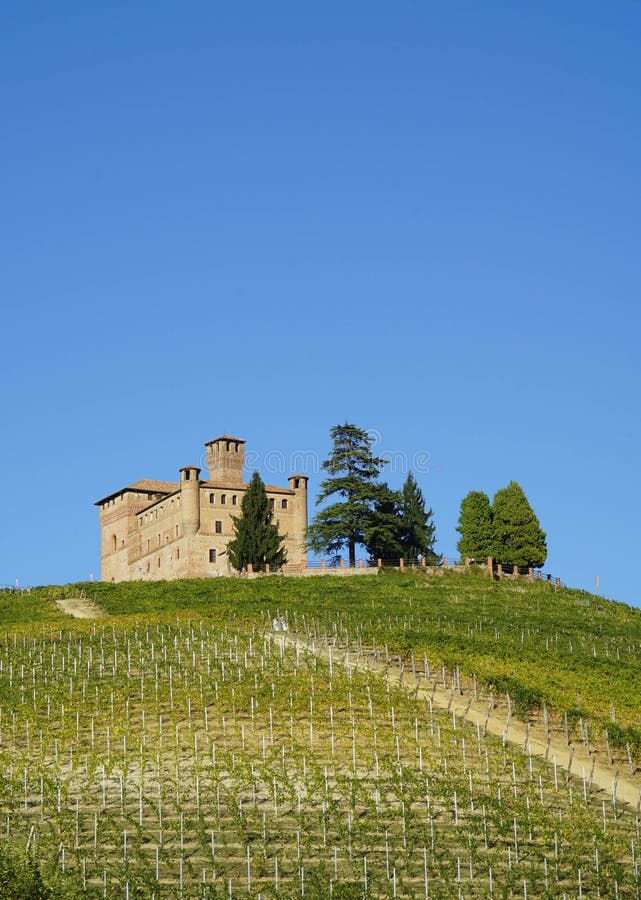 Castello Di Grinzane Cavour Fotografia Stock - Immagine di casa ...